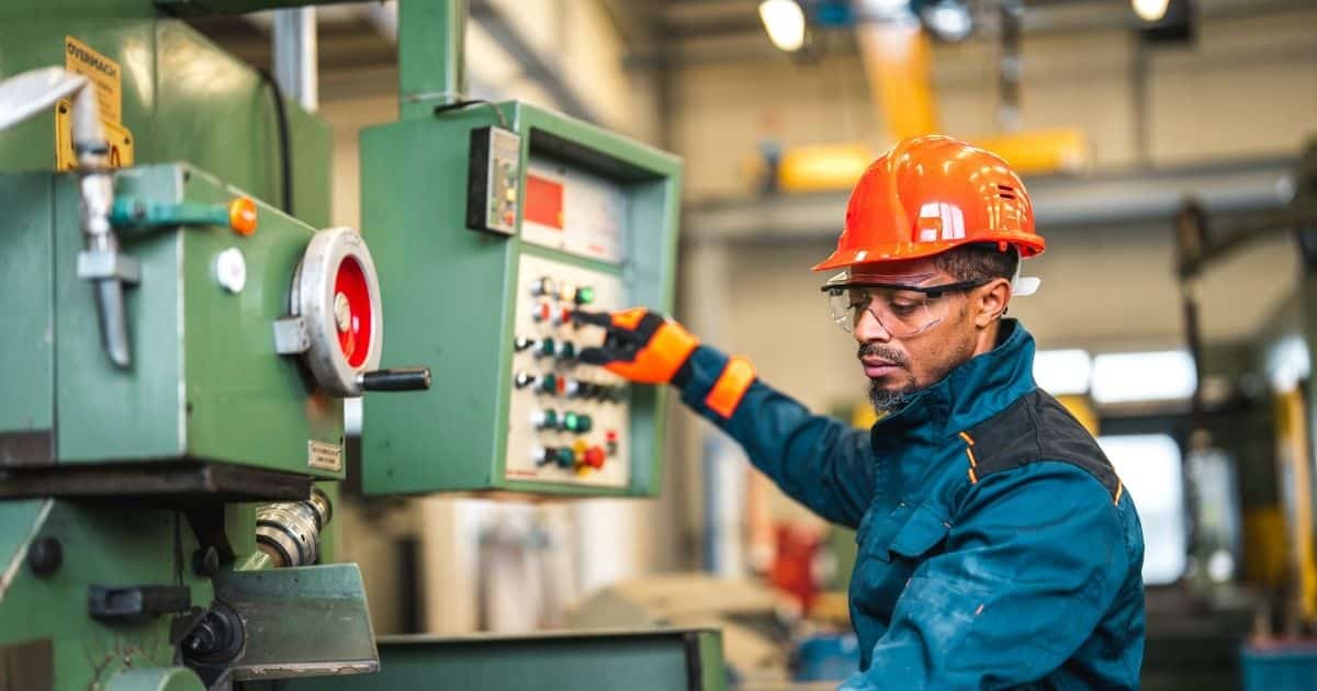 Starting a Machine Operator Job: What to Expect Week One